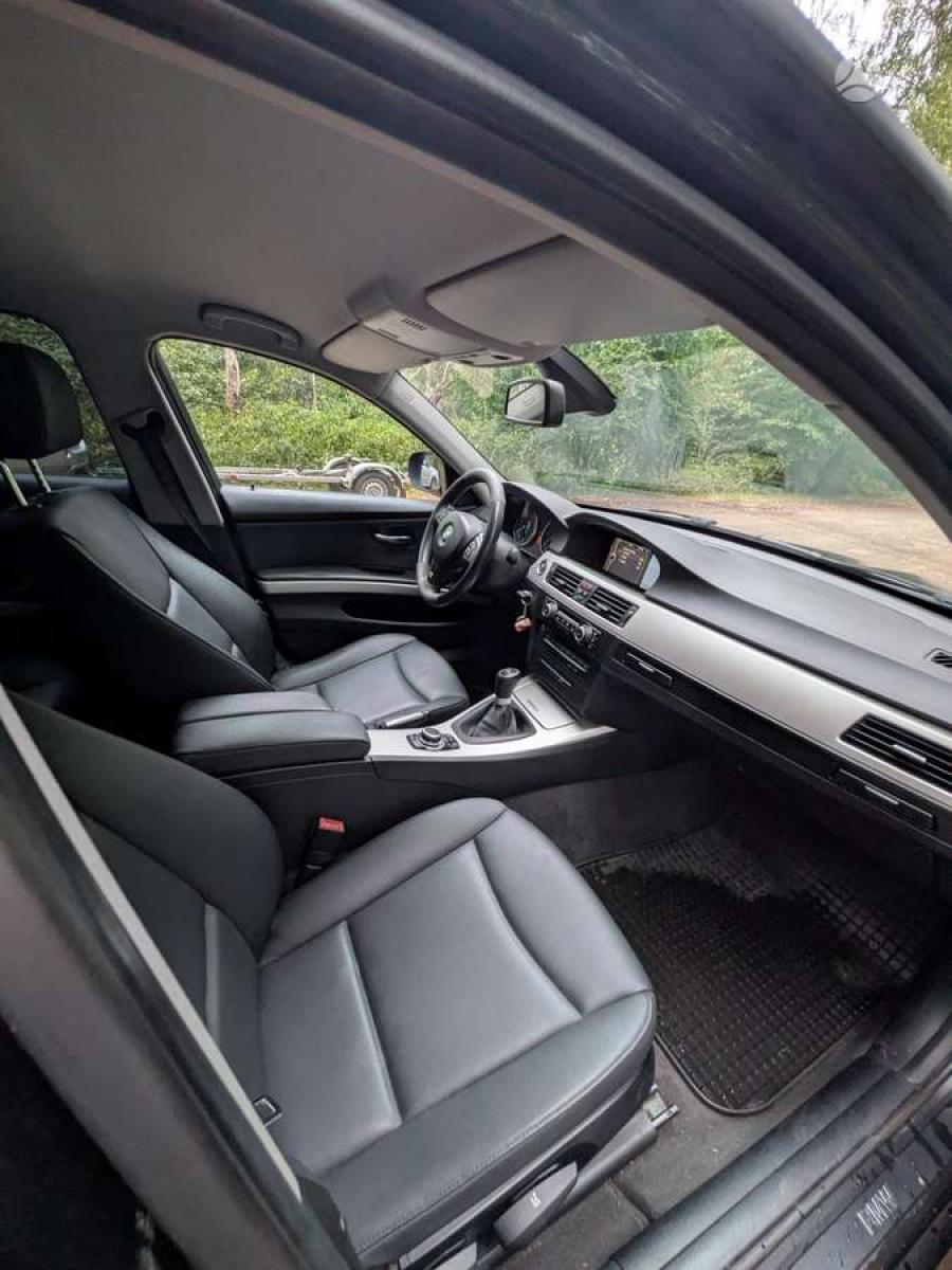 Black BMW 318 2012 in Kaunas, with an engine capacity of 2.00 L and mileage of 292 thousand km for 4900 €, photo 16 on AUTOMOTO.COM.LV