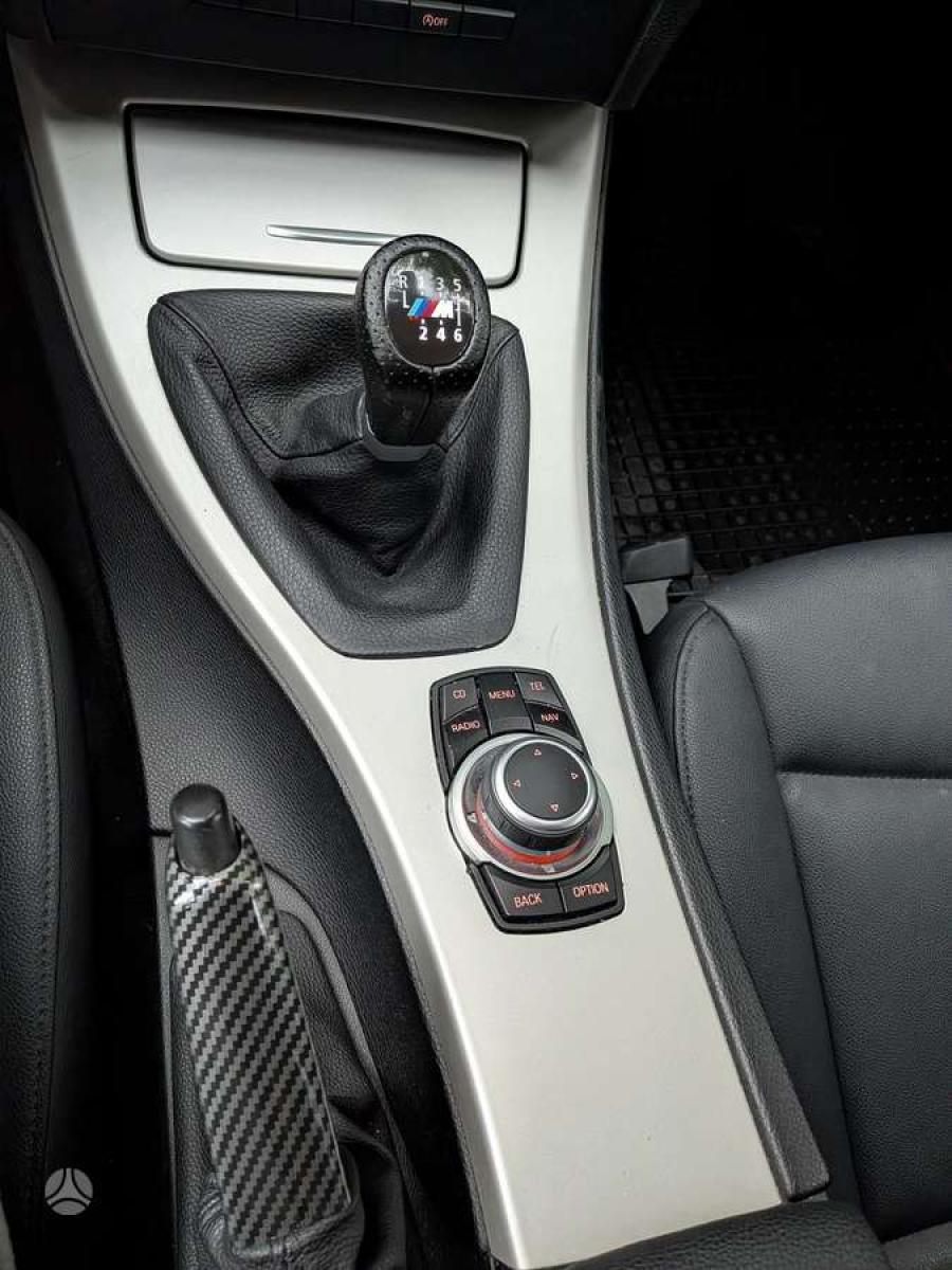 Black BMW 318 2012 in Kaunas, with an engine capacity of 2.00 L and mileage of 292 thousand km for 4900 €, photo 20 on AUTOMOTO.COM.LV