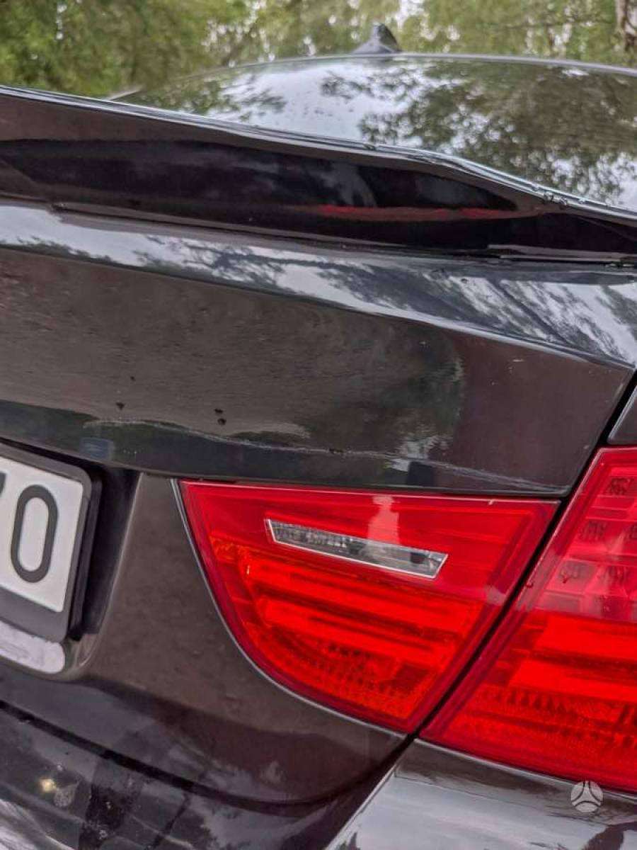 Black BMW 318 2012 in Kaunas, with an engine capacity of 2.00 L and mileage of 292 thousand km for 4900 €, photo 22 on AUTOMOTO.COM.LV