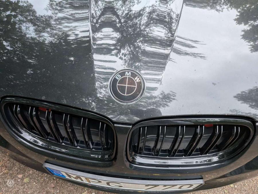 Black BMW 318 2012 in Kaunas, with an engine capacity of 2.00 L and mileage of 292 thousand km for 4900 €, photo 27 on AUTOMOTO.COM.LV