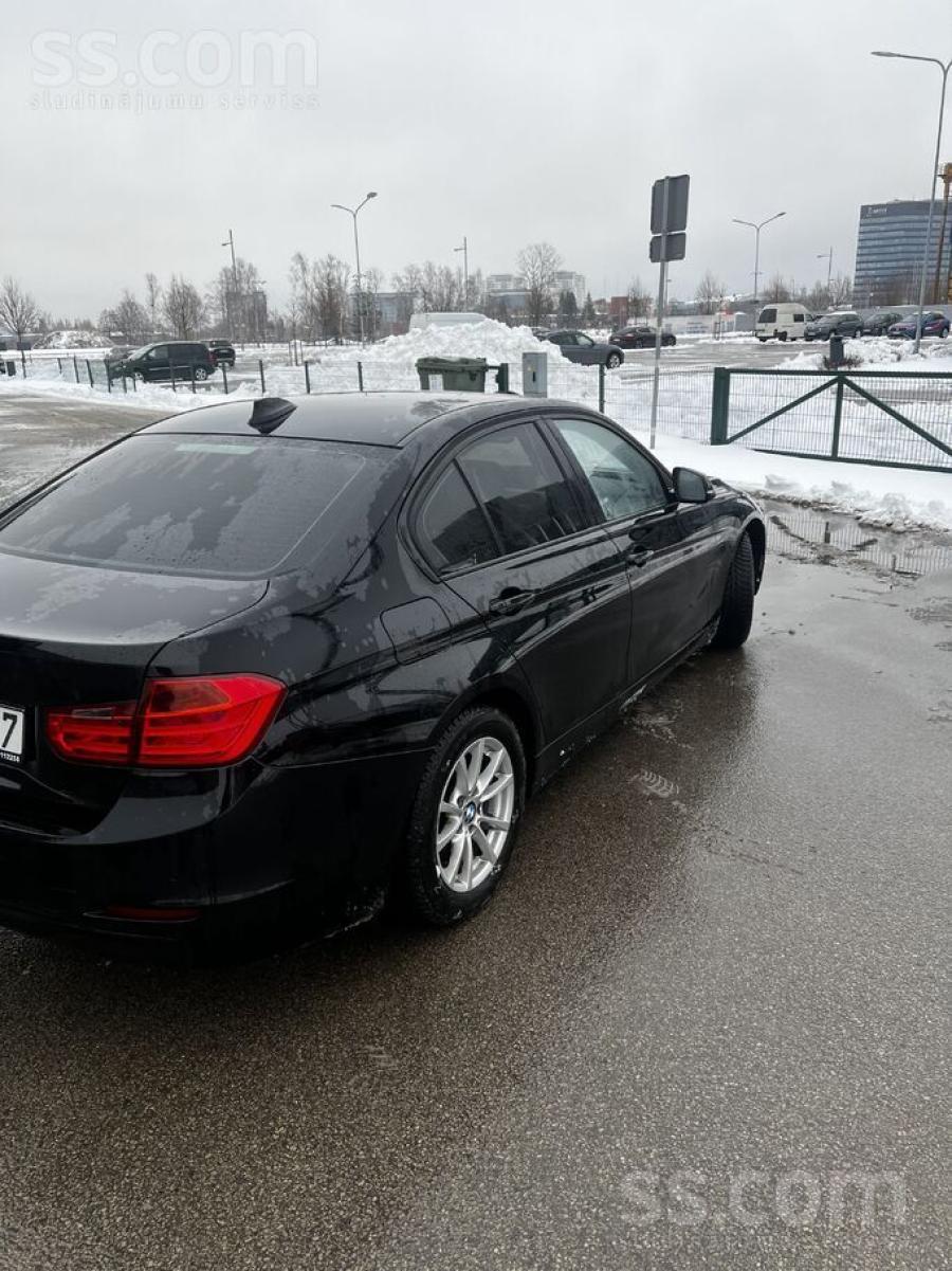 Black BMW 318 2013 in Riga, with an engine capacity of 2.00 L and mileage of 207 thousand km for 10400 €, photo 5 on AUTOMOTO.COM.LV