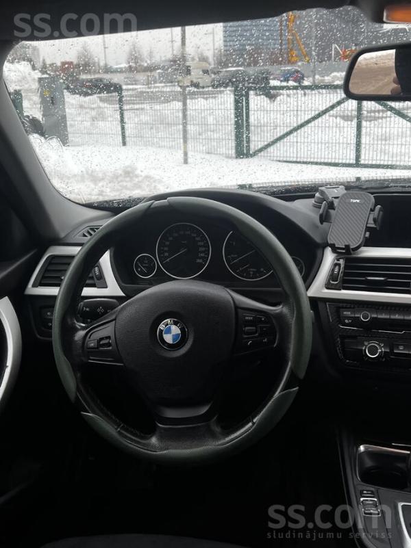 Black BMW 318 2013 in Riga, with an engine capacity of 2.00 L and mileage of 207 thousand km for 10400 €, photo 9 on AUTOMOTO.COM.LV