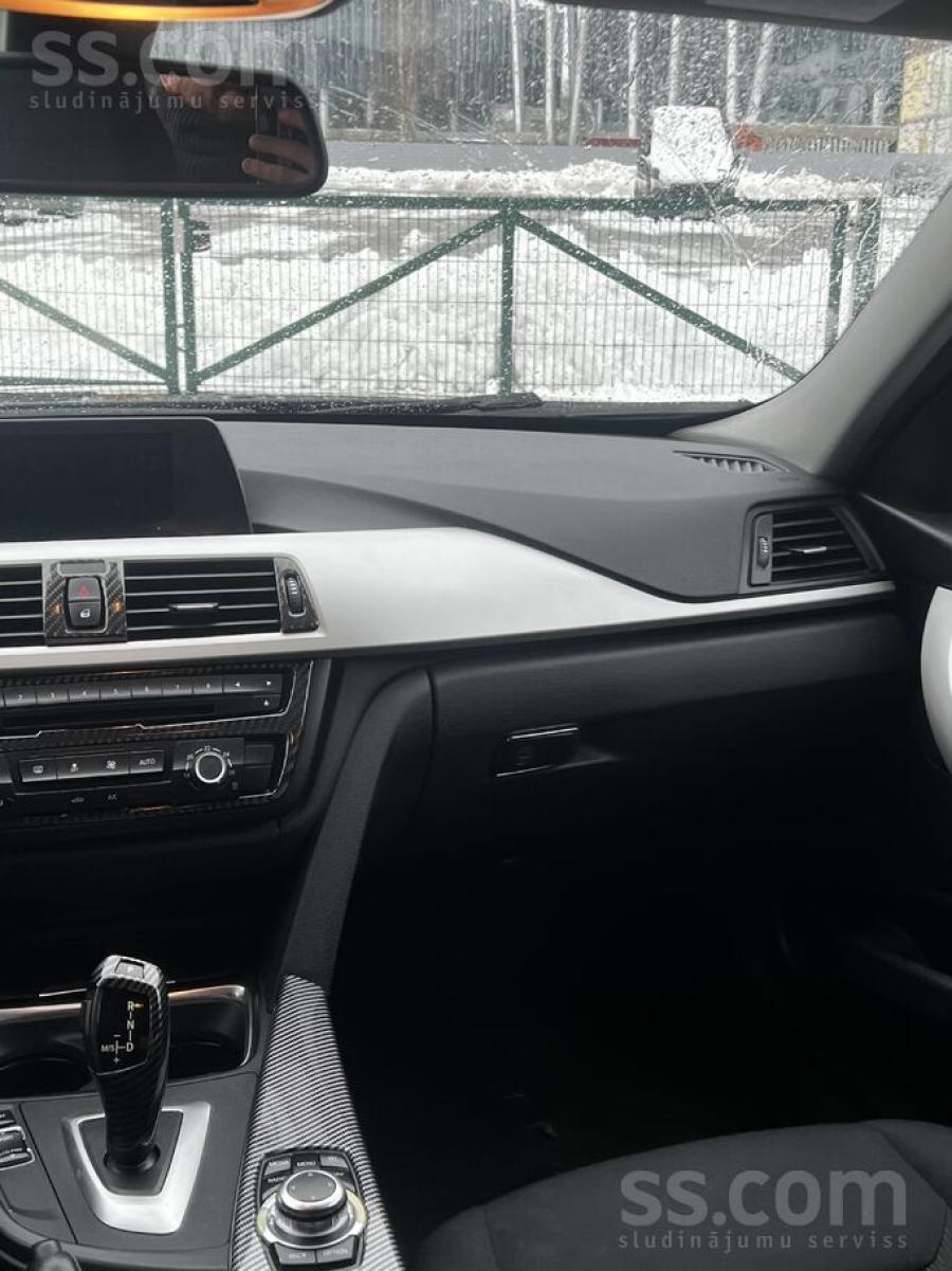 Black BMW 318 2013 in Riga, with an engine capacity of 2.00 L and mileage of 207 thousand km for 10400 €, photo 11 on AUTOMOTO.COM.LV