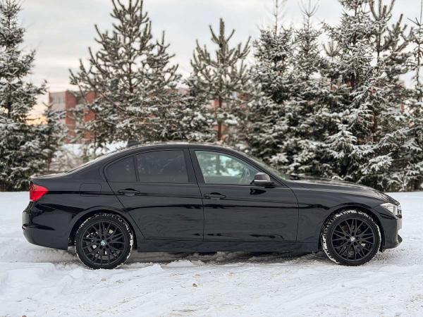 Black BMW 318 2013 in Siauliai, with an engine capacity of 0.00 L and mileage of 231 thousand km for 7200 €, photo 4 on AUTOMOTO.COM.LV