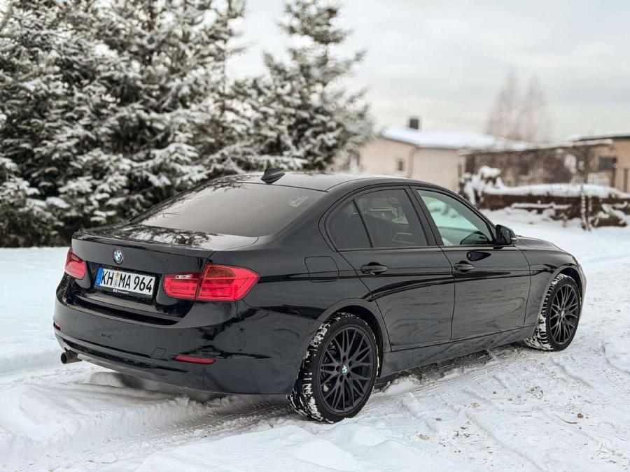 Black BMW 318 2013 in Siauliai, with an engine capacity of 0.00 L and mileage of 231 thousand km for 7200 €, photo 5 on AUTOMOTO.COM.LV