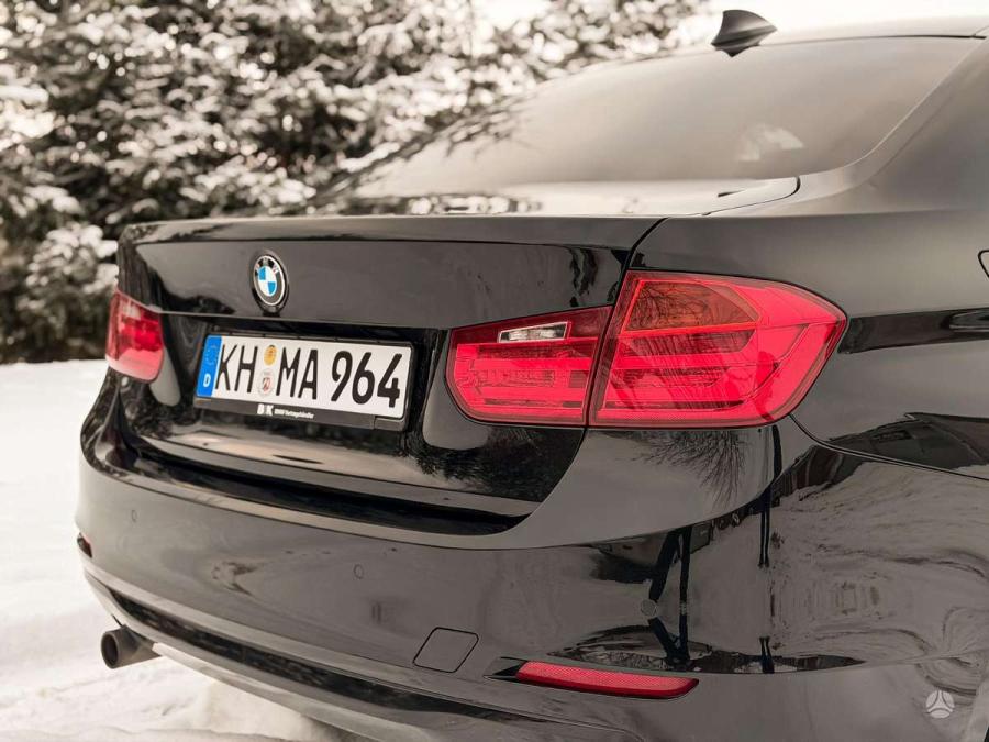 Black BMW 318 2013 in Siauliai, with an engine capacity of 0.00 L and mileage of 231 thousand km for 7200 €, photo 6 on AUTOMOTO.COM.LV