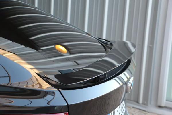 Black BMW 318 2013 in Marupe, with an engine capacity of 2.00 L and mileage of 275 thousand km for 12550 €, photo 10 on AUTOMOTO.COM.LV