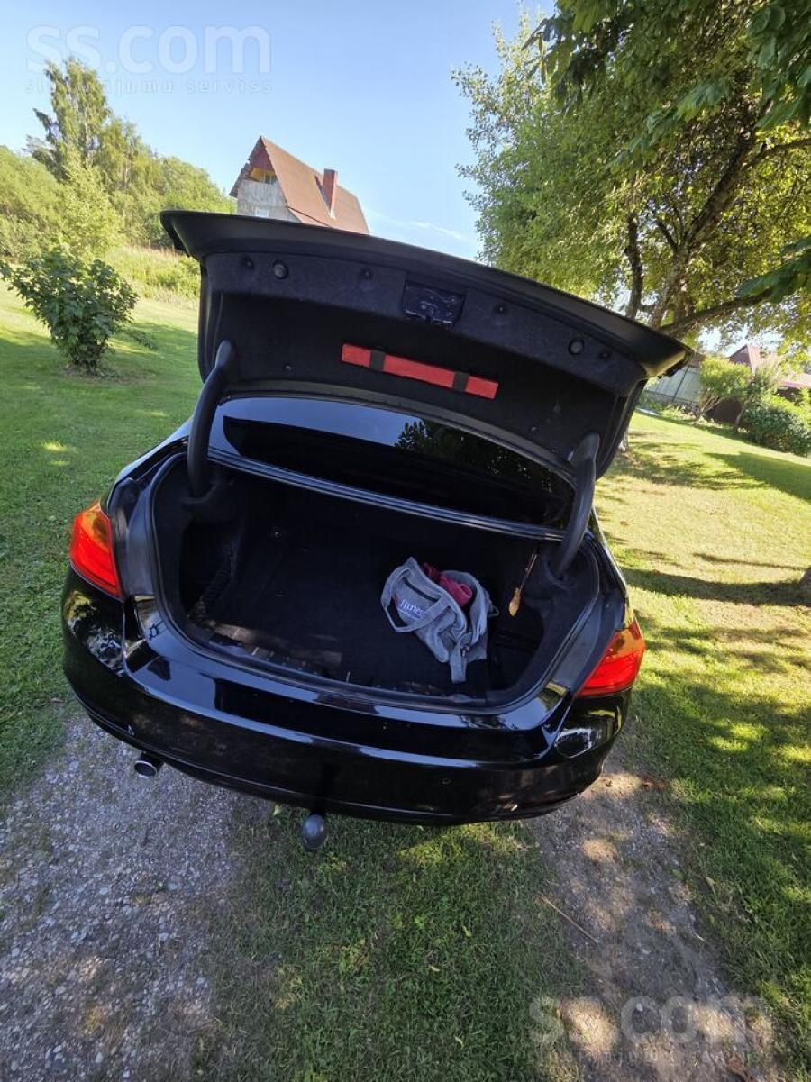 Black BMW 318 2013 in Riga, with an engine capacity of 2.00 L and mileage of 251 thousand km for 8000 €, photo 14 on AUTOMOTO.COM.LV