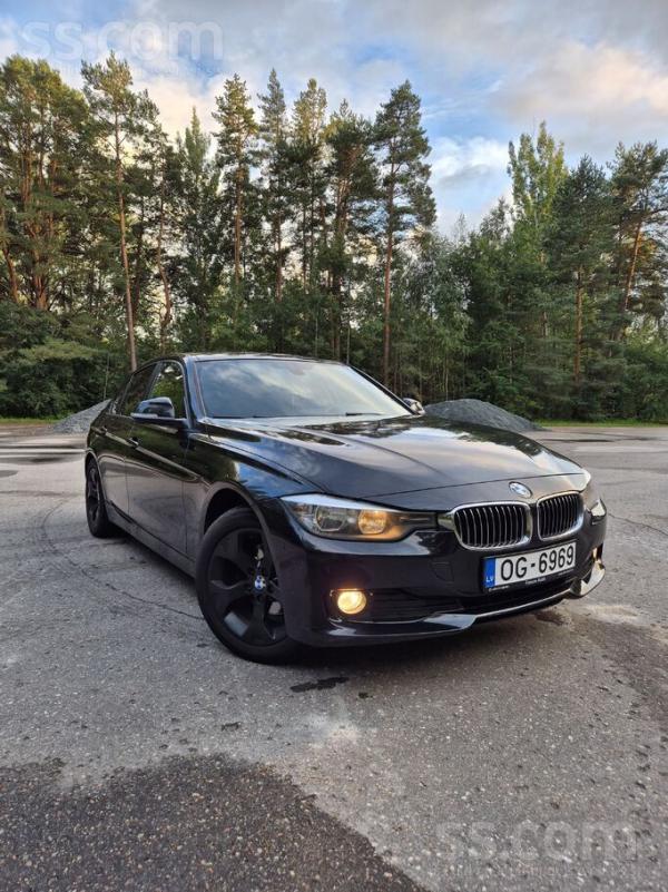 BMW 318 2013 Rīga vietnē Melns BMW 318 2013 Rīga, ar dzinēja tilpumu 2.00 L un nobraukumu 225 tūkst. km par 7200 €, foto 1 vietnē AUTOMOTO.COM.LV