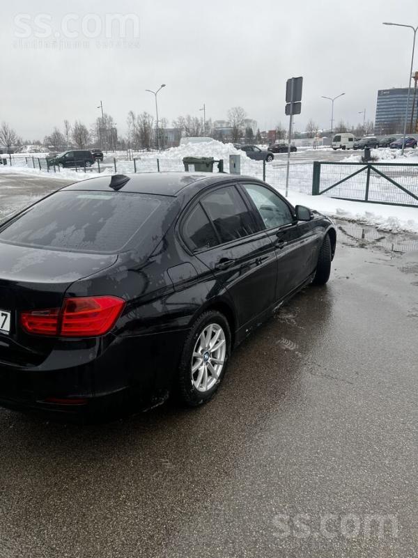 BMW 318 2013 Rīga vietnē Melns BMW 318 2013 Rīga, ar dzinēja tilpumu 2.00 L un nobraukumu 212 tūkst. km par 9150 €, foto 5 vietnē AUTOMOTO.COM.LV