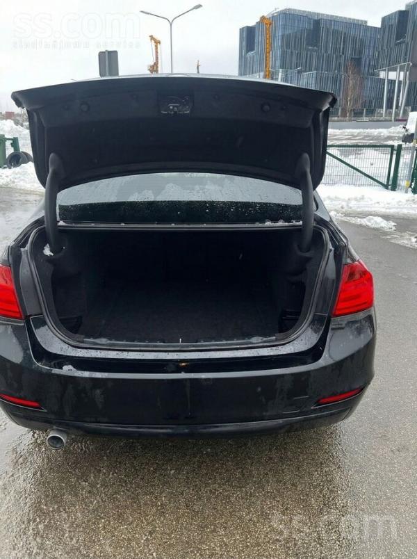 BMW 318 2013 Rīga vietnē Melns BMW 318 2013 Rīga, ar dzinēja tilpumu 2.00 L un nobraukumu 212 tūkst. km par 9150 €, foto 6 vietnē AUTOMOTO.COM.LV
