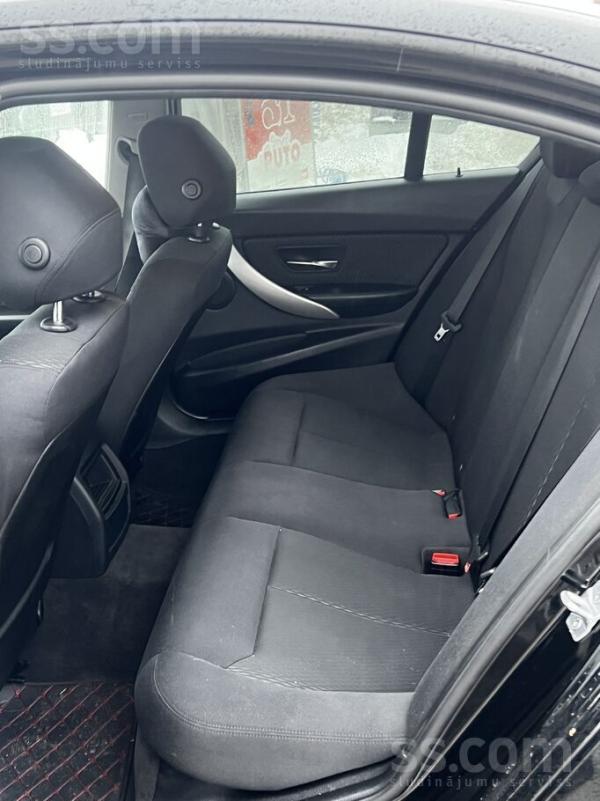 BMW 318 2013 Rīga vietnē Melns BMW 318 2013 Rīga, ar dzinēja tilpumu 2.00 L un nobraukumu 212 tūkst. km par 9150 €, foto 8 vietnē AUTOMOTO.COM.LV