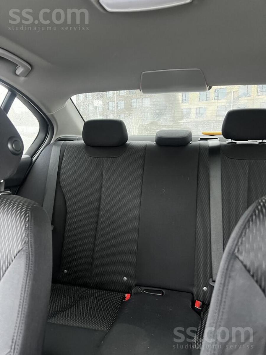 Black BMW 318 2013 in Riga, with an engine capacity of 2.00 L and mileage of 212 thousand km for 9150 €, photo 12 on AUTOMOTO.COM.LV