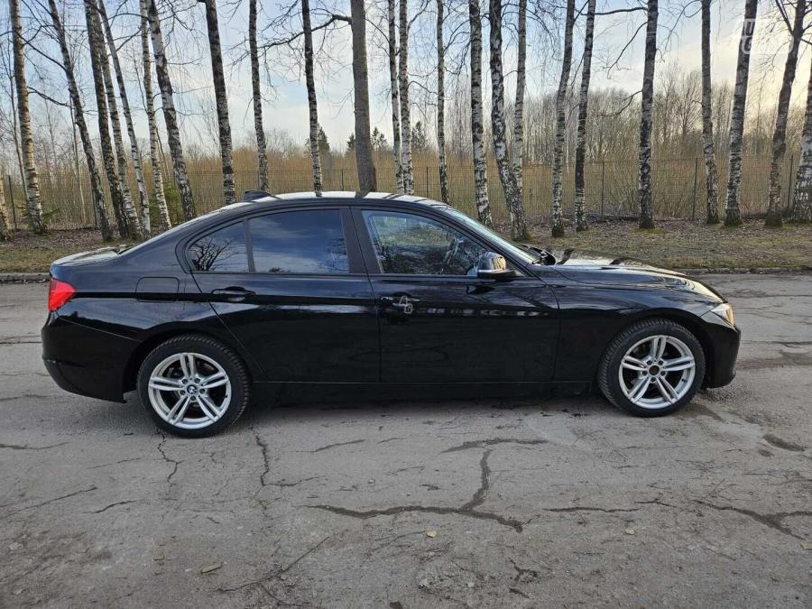 Melns BMW 318 2015 Šakiai, ar dzinēja tilpumu 2.00 L un nobraukumu 215 tūkst. km par 7499 €, foto 4 vietnē AUTOMOTO.COM.LV