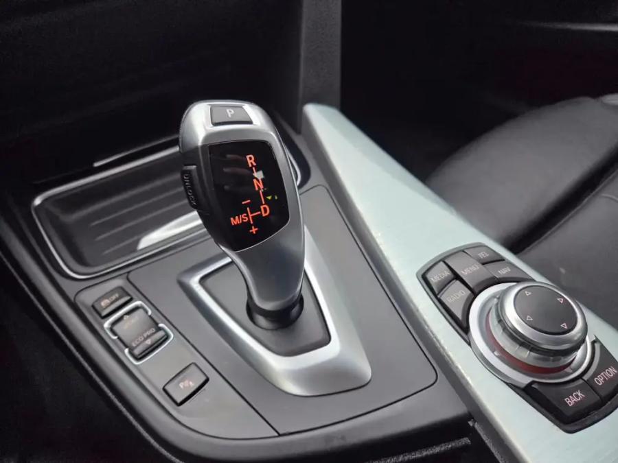 Melns BMW 318 2015 Jelgava, ar dzinēja tilpumu 2.00 L un nobraukumu 247 tūkst. km par 9900 €, foto 16 vietnē AUTOMOTO.COM.LV