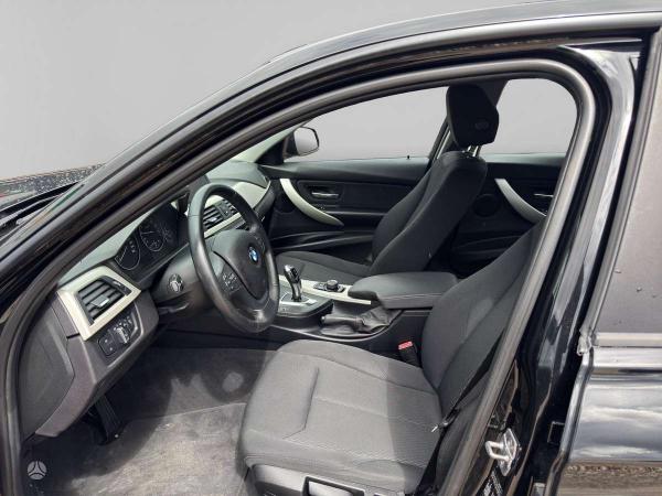 Melns BMW 318 2015 Kauņa, ar dzinēja tilpumu 1.50 L un nobraukumu 281 tūkst. km par 9490 €, foto 9 vietnē AUTOMOTO.COM.LV