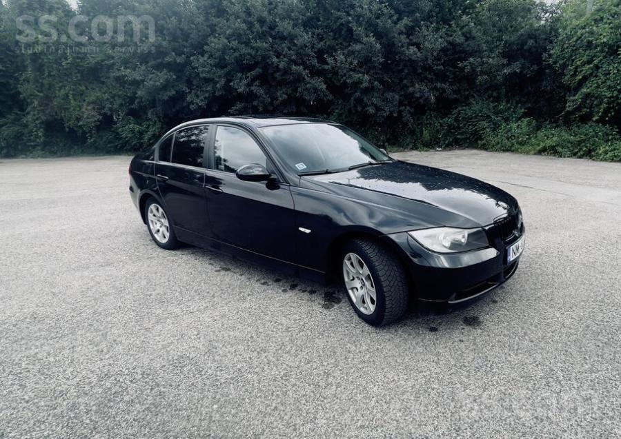 Black BMW 318 2016 in Riga, with an engine capacity of 2.00 L and mileage of 234 thousand km for 3000 €, photo 4 on AUTOMOTO.COM.LV