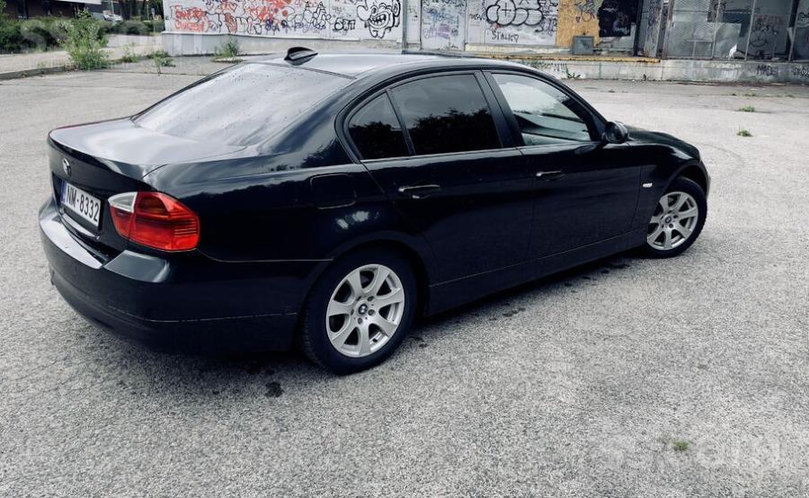 Black BMW 318 2016 in Riga, with an engine capacity of 2.00 L and mileage of 234 thousand km for 3000 €, photo 6 on AUTOMOTO.COM.LV