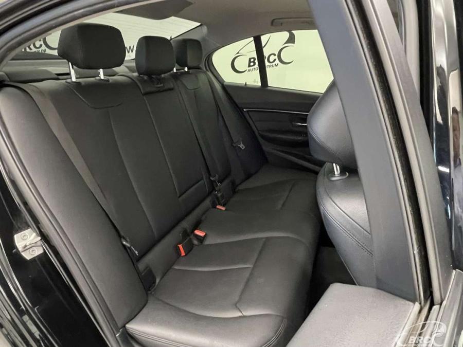 Black BMW 318 2016 in Vilnius, with an engine capacity of 1.50 L and mileage of 95 thousand km for 9900 €, photo 12 on AUTOMOTO.COM.LV