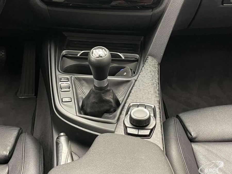 Black BMW 318 2016 in Vilnius, with an engine capacity of 1.50 L and mileage of 95 thousand km for 9900 €, photo 18 on AUTOMOTO.COM.LV