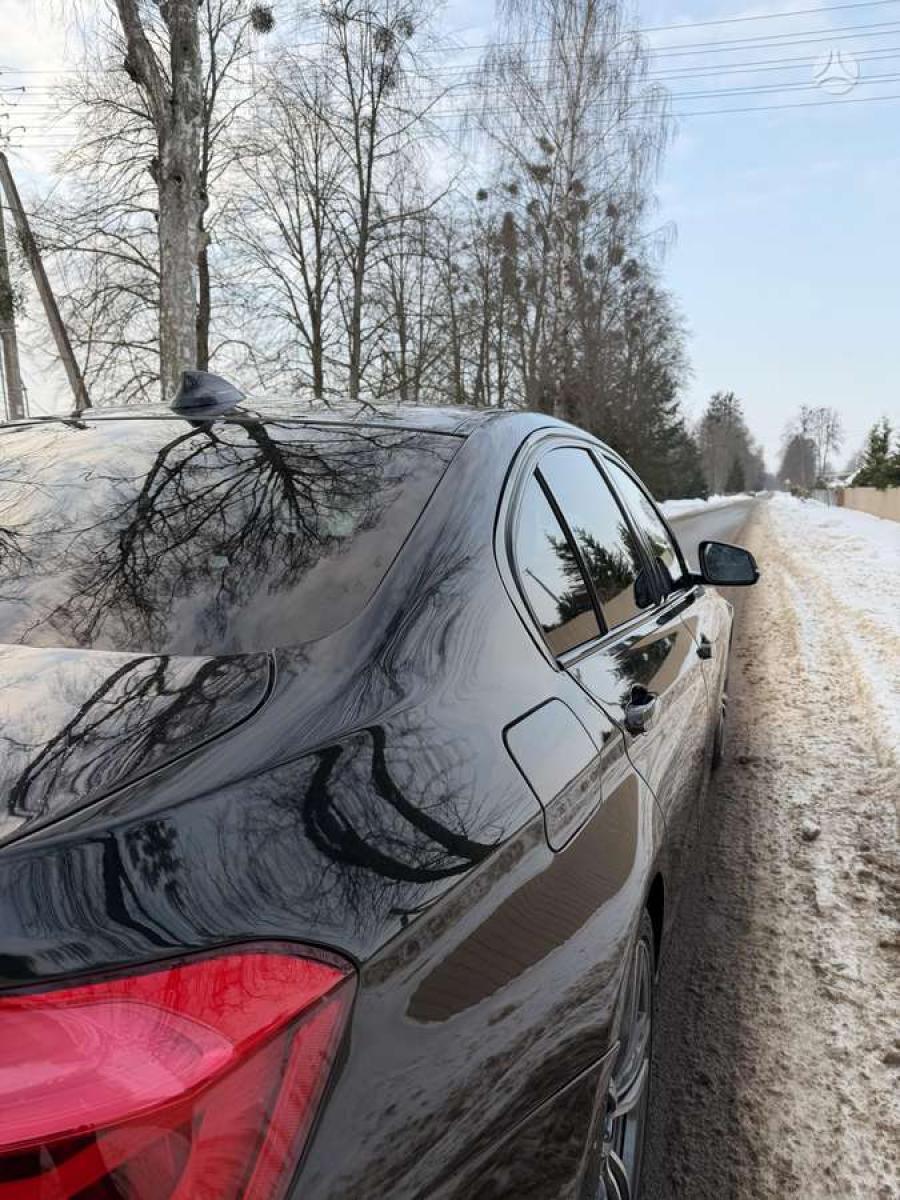 Melns BMW 318 2016 Prienai, ar dzinēja tilpumu 2.00 L un nobraukumu 311 tūkst. km par 12800 €, foto 10 vietnē AUTOMOTO.COM.LV