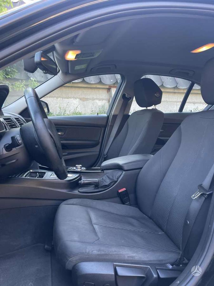 Black BMW 318 2016 in Kaunas, with an engine capacity of 2.00 L and mileage of 271 thousand km for 7300 €, photo 12 on AUTOMOTO.COM.LV