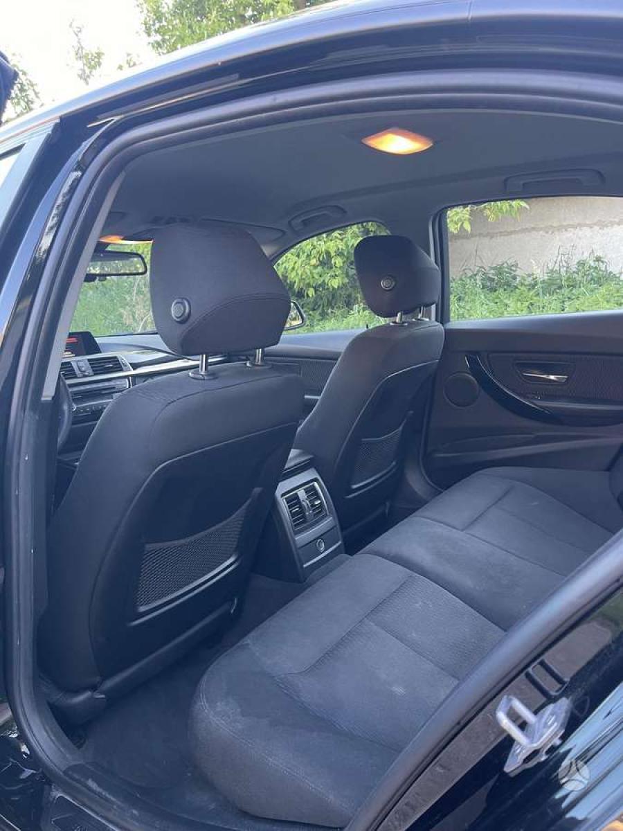 Black BMW 318 2016 in Kaunas, with an engine capacity of 2.00 L and mileage of 271 thousand km for 7300 €, photo 13 on AUTOMOTO.COM.LV