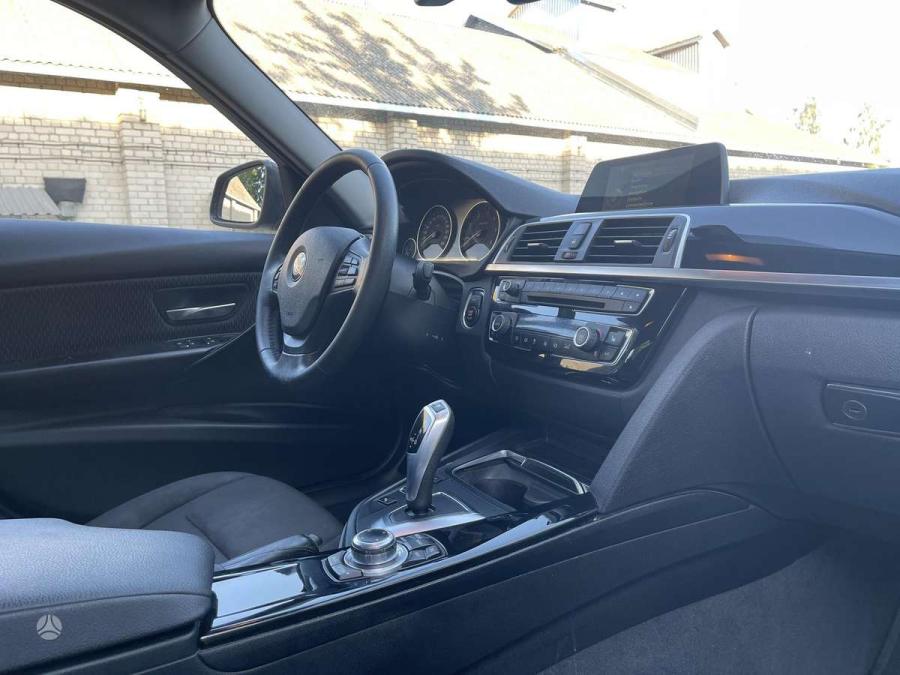 Black BMW 318 2016 in Kaunas, with an engine capacity of 2.00 L and mileage of 271 thousand km for 7300 €, photo 15 on AUTOMOTO.COM.LV