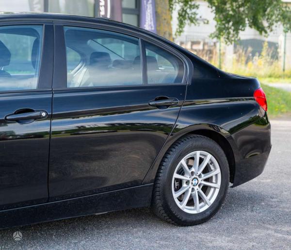 Black BMW 318 2017 in Vilnius, with an engine capacity of 1.50 L and mileage of 164 thousand km for 9900 €, photo 10 on AUTOMOTO.COM.LV