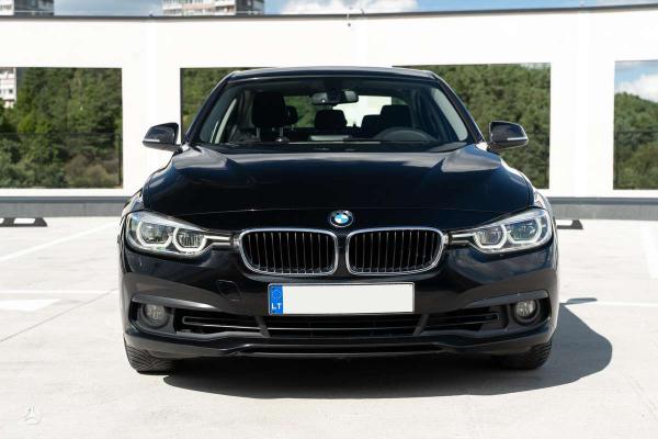 Black BMW 318 2017 in Vilnius, with an engine capacity of 1.50 L and mileage of 168 thousand km for 9900 €, photo 3 on AUTOMOTO.COM.LV