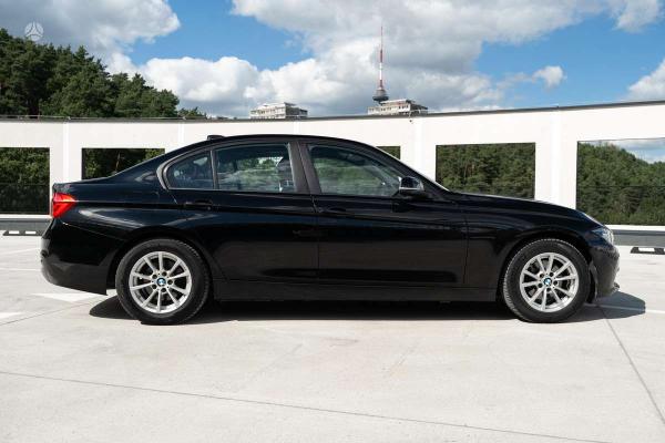 Black BMW 318 2017 in Vilnius, with an engine capacity of 1.50 L and mileage of 168 thousand km for 9900 €, photo 5 on AUTOMOTO.COM.LV