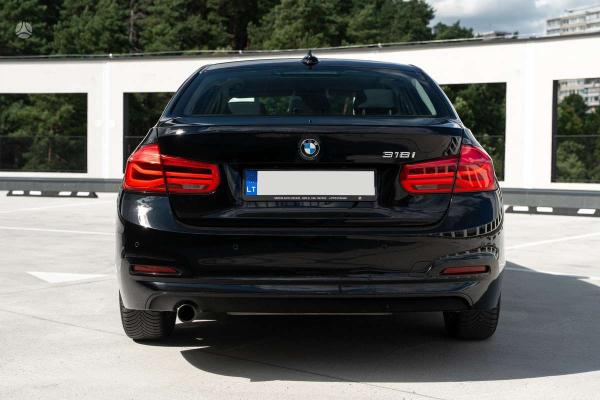 Black BMW 318 2017 in Vilnius, with an engine capacity of 1.50 L and mileage of 168 thousand km for 9900 €, photo 7 on AUTOMOTO.COM.LV