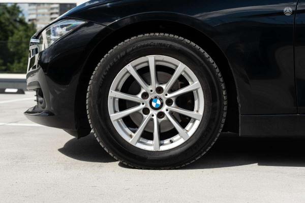 Black BMW 318 2017 in Vilnius, with an engine capacity of 1.50 L and mileage of 168 thousand km for 9900 €, photo 10 on AUTOMOTO.COM.LV