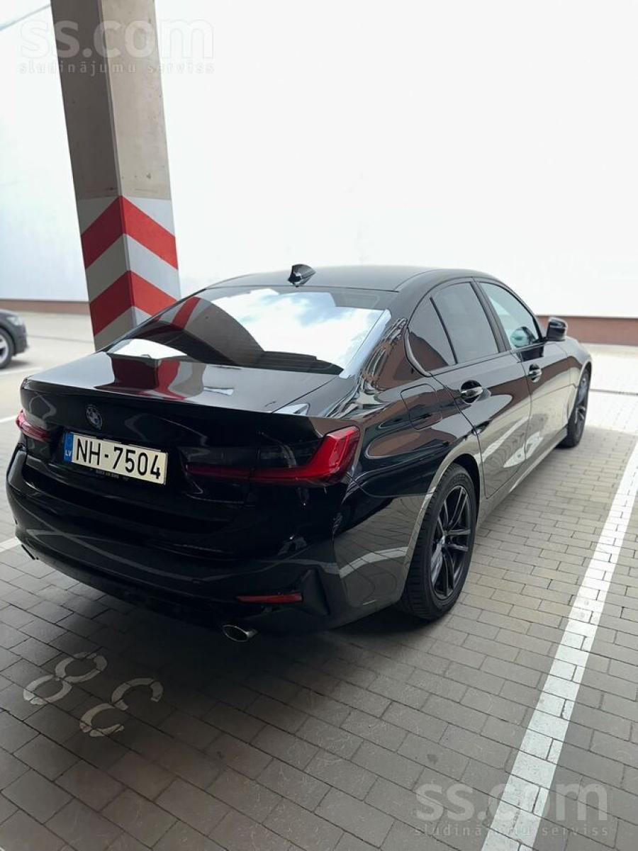 Black BMW 318 2019 in Riga, with an engine capacity of 2.00 L and mileage of 125 thousand km for 20990 €, photo 4 on AUTOMOTO.COM.LV