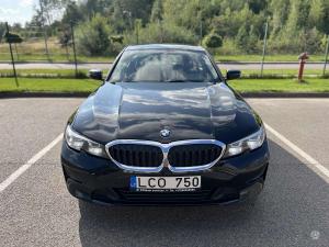 Black BMW 318 2019 in Vilnius, with an engine capacity of 2.00 L and mileage of 163 thousand km for 16599 €, photo 3 on AUTOMOTO.COM.LV