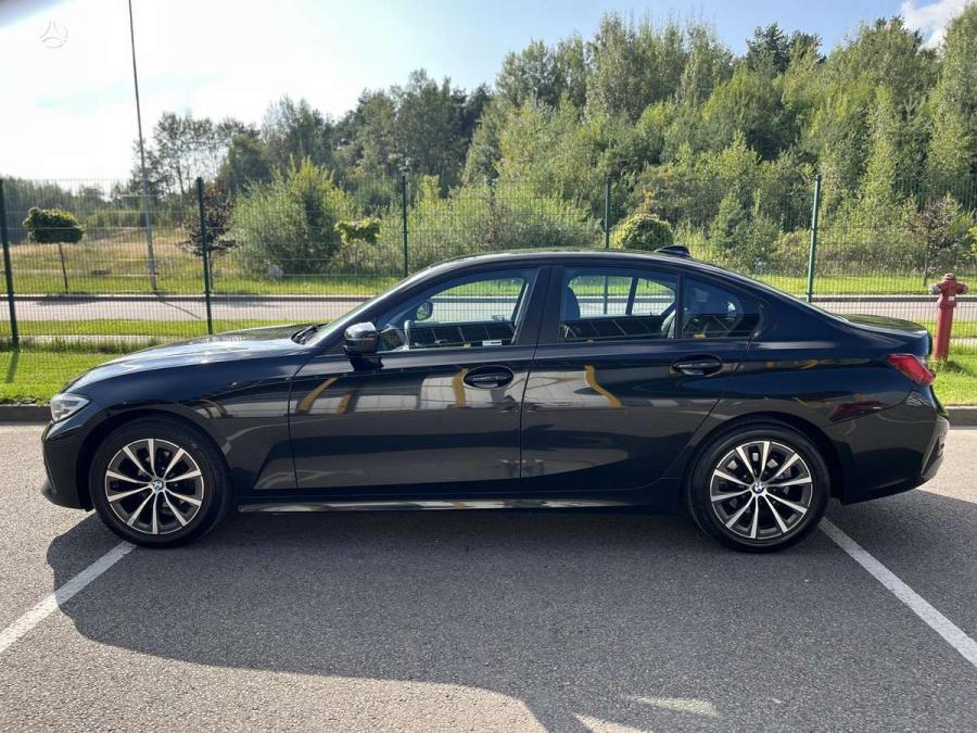 Black BMW 318 2019 in Vilnius, with an engine capacity of 2.00 L and mileage of 163 thousand km for 16599 €, photo 5 on AUTOMOTO.COM.LV