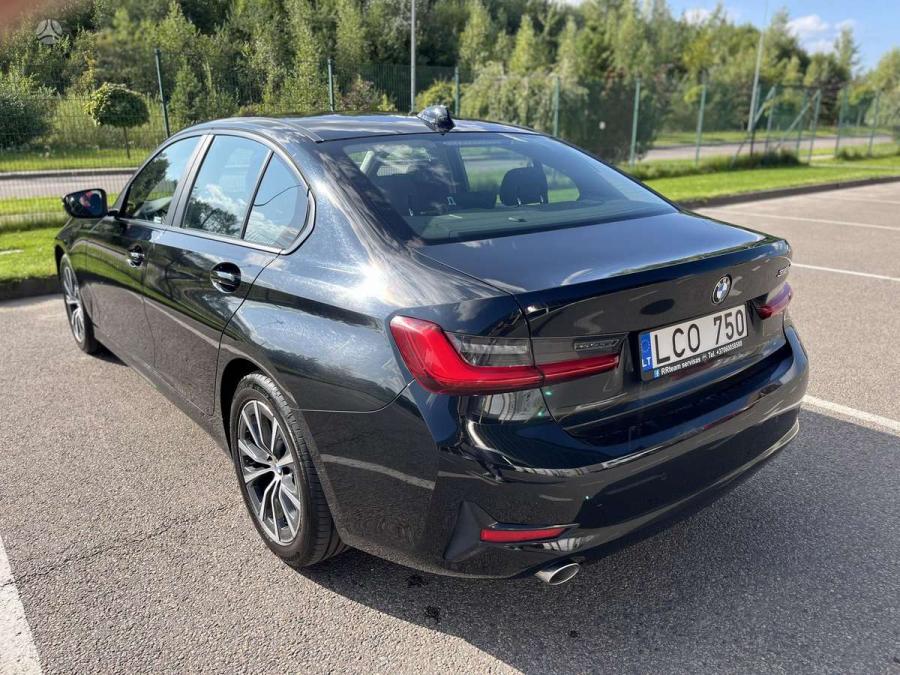 Black BMW 318 2019 in Vilnius, with an engine capacity of 2.00 L and mileage of 163 thousand km for 16599 €, photo 6 on AUTOMOTO.COM.LV