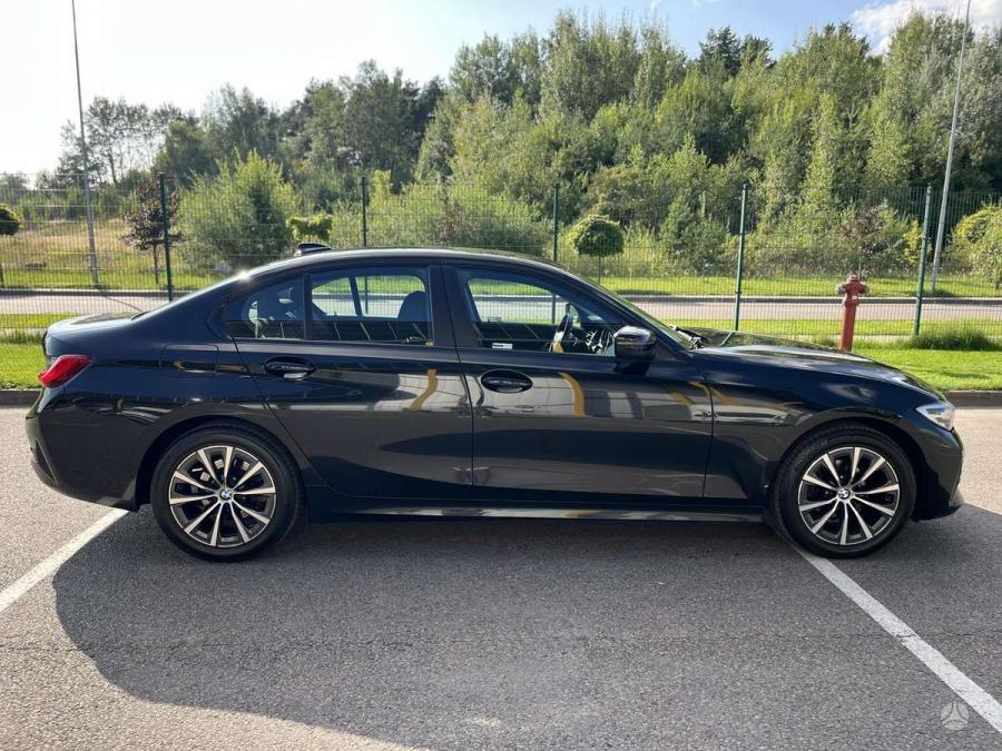 Black BMW 318 2019 in Vilnius, with an engine capacity of 2.00 L and mileage of 163 thousand km for 16599 €, photo 9 on AUTOMOTO.COM.LV