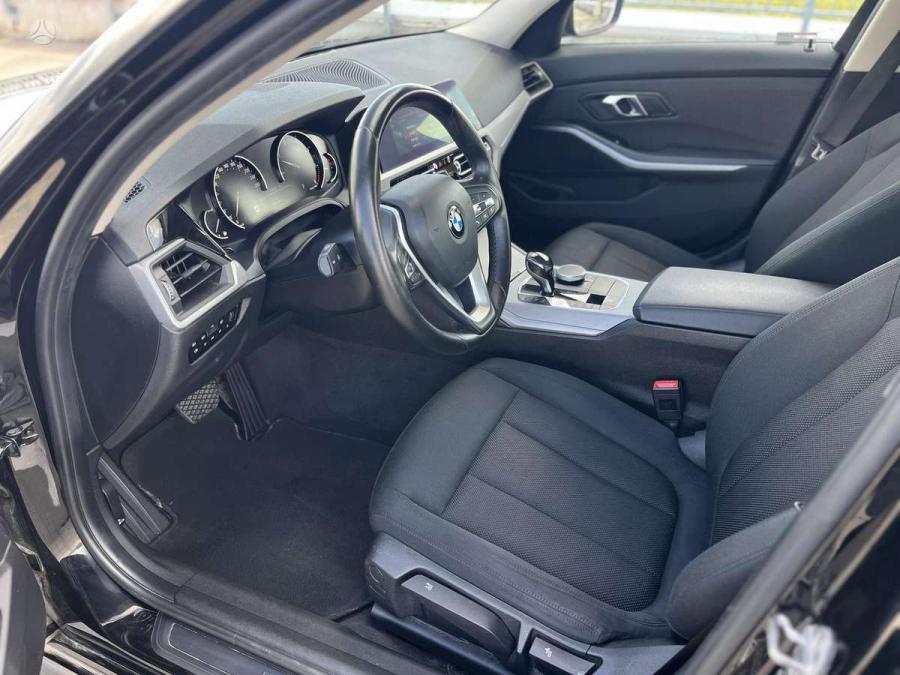 Black BMW 318 2019 in Vilnius, with an engine capacity of 2.00 L and mileage of 163 thousand km for 16599 €, photo 10 on AUTOMOTO.COM.LV
