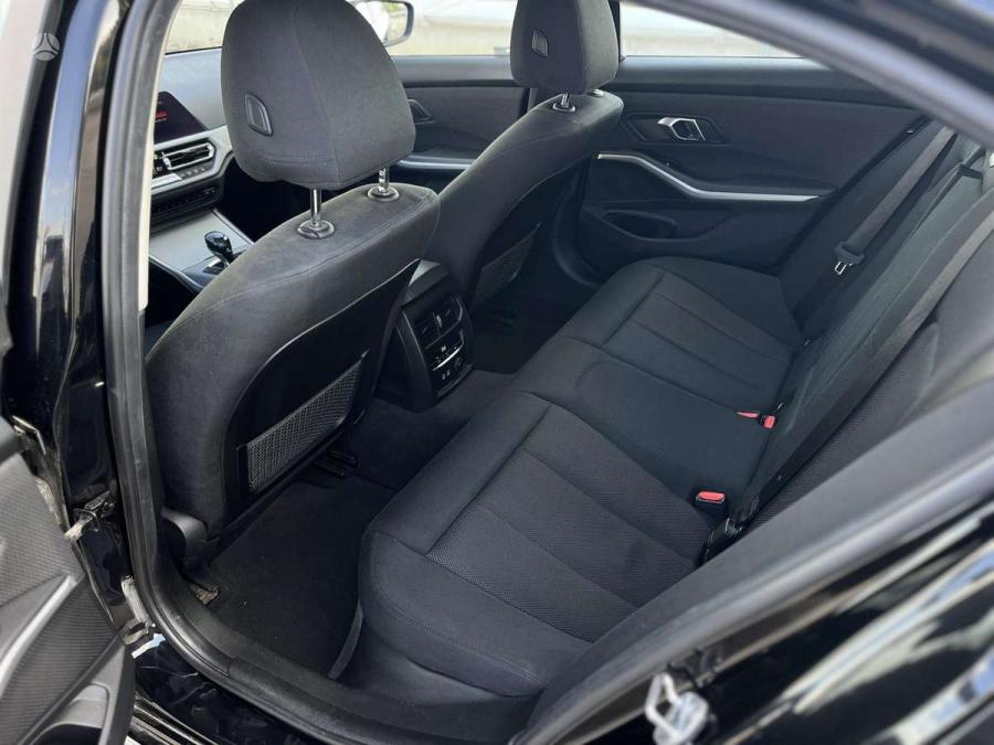 Black BMW 318 2019 in Vilnius, with an engine capacity of 2.00 L and mileage of 163 thousand km for 16599 €, photo 11 on AUTOMOTO.COM.LV
