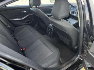 Black BMW 318 2019 in Vilnius, with an engine capacity of 2.00 L and mileage of 163 thousand km for 16599 €, photo 12 on AUTOMOTO.COM.LV