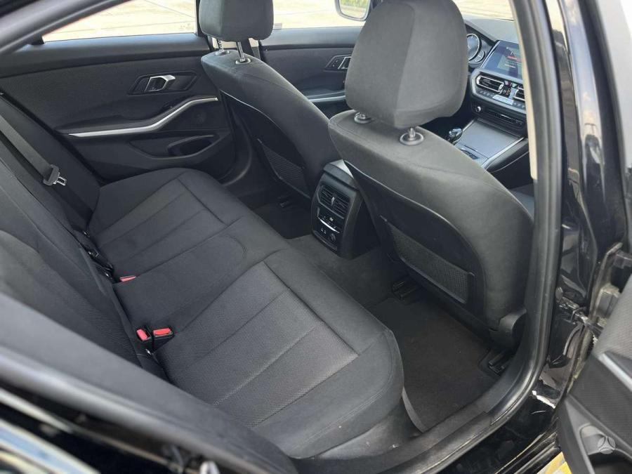 Black BMW 318 2019 in Vilnius, with an engine capacity of 2.00 L and mileage of 163 thousand km for 16599 €, photo 12 on AUTOMOTO.COM.LV