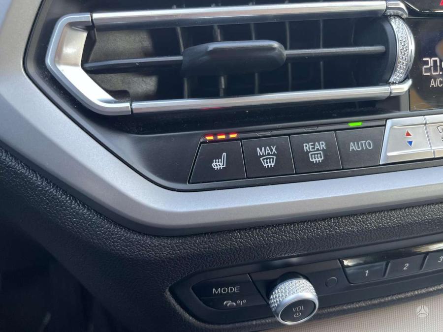 Black BMW 318 2019 in Vilnius, with an engine capacity of 2.00 L and mileage of 163 thousand km for 16599 €, photo 18 on AUTOMOTO.COM.LV
