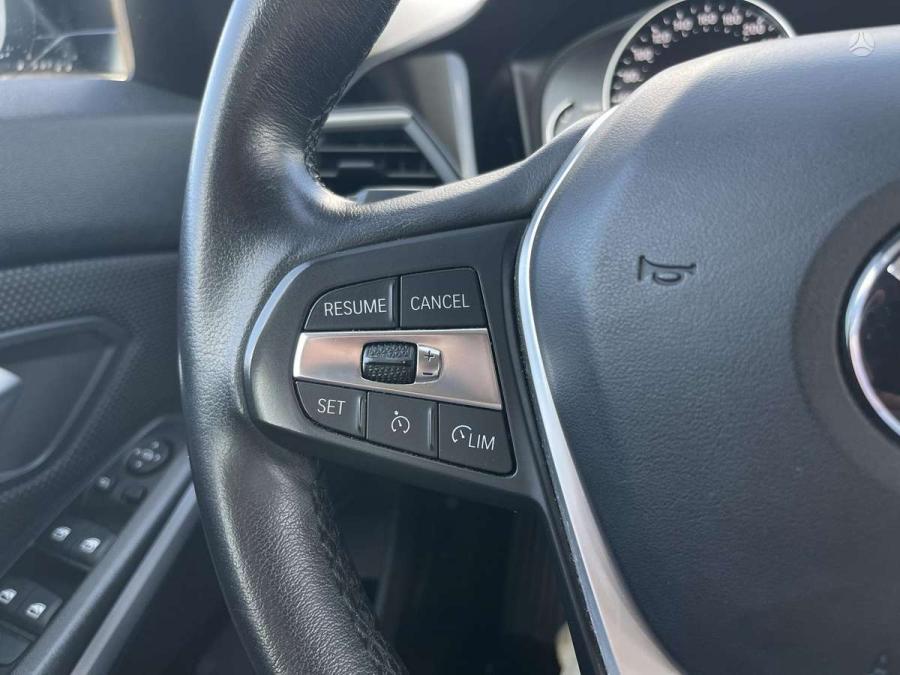Black BMW 318 2019 in Vilnius, with an engine capacity of 2.00 L and mileage of 163 thousand km for 16599 €, photo 24 on AUTOMOTO.COM.LV