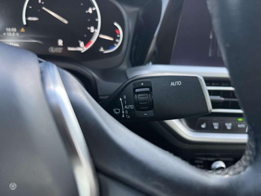 Black BMW 318 2019 in Vilnius, with an engine capacity of 2.00 L and mileage of 163 thousand km for 16599 €, photo 27 on AUTOMOTO.COM.LV