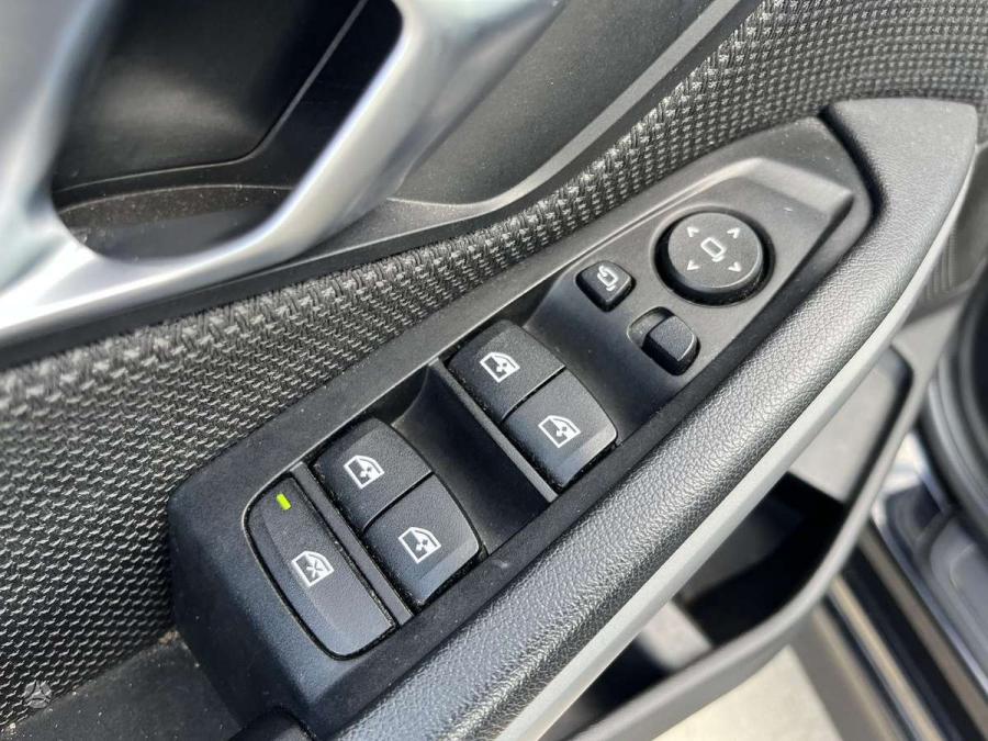Black BMW 318 2019 in Vilnius, with an engine capacity of 2.00 L and mileage of 163 thousand km for 16599 €, photo 29 on AUTOMOTO.COM.LV
