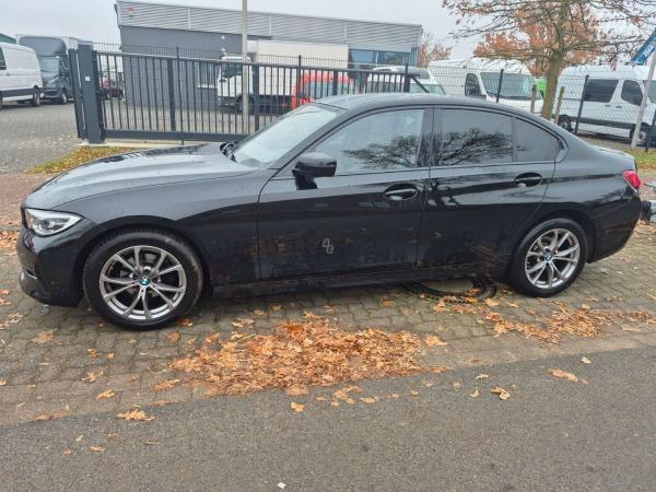 Black BMW 318 2020 in Kaunas, with an engine capacity of 2.00 L and mileage of 100 thousand km for 25489 €, photo 1 on AUTOMOTO.COM.LV