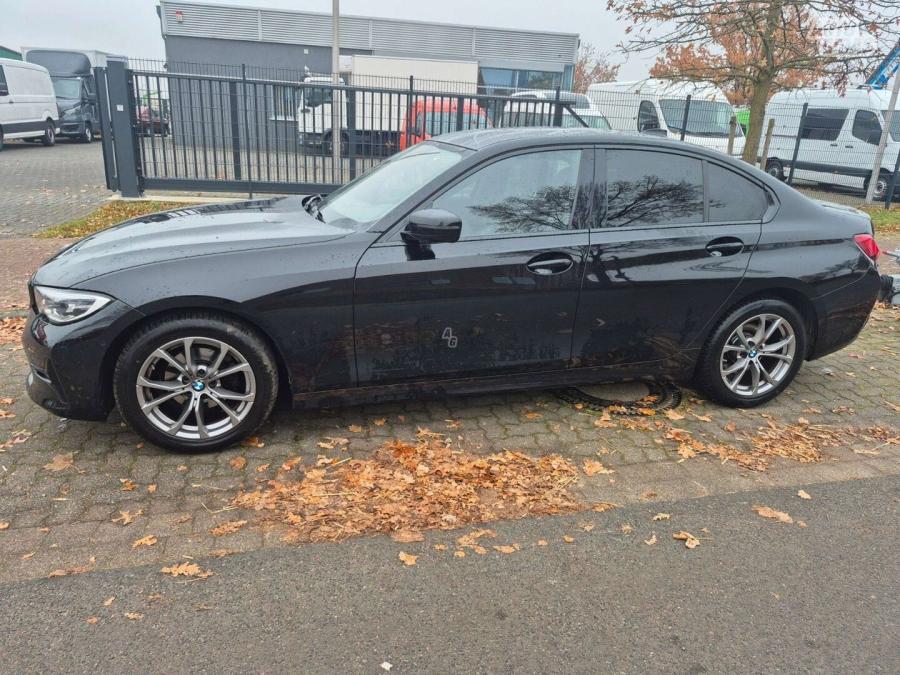 Melns BMW 318 2020 Kauņa, ar dzinēja tilpumu 2.00 L un nobraukumu 100 tūkst. km par 25489 €, foto 1 vietnē AUTOMOTO.COM.LV