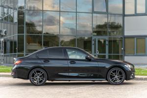 Melns BMW 318 2020 Rīga, ar dzinēja tilpumu 2.00 L un nobraukumu 0 tūkst. km par 14990 €, foto 5 vietnē AUTOMOTO.COM.LV