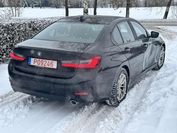 Black BMW 318 2021 in Marijampole, with an engine capacity of 2.00 L and mileage of 201 thousand km for 14800 €, photo 4 on AUTOMOTO.COM.LV